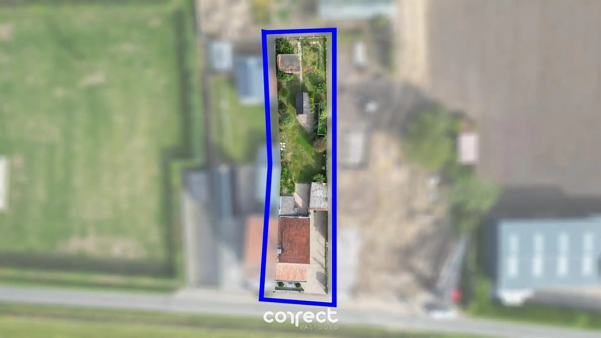 Landelijk gelegen woning met potentieel.