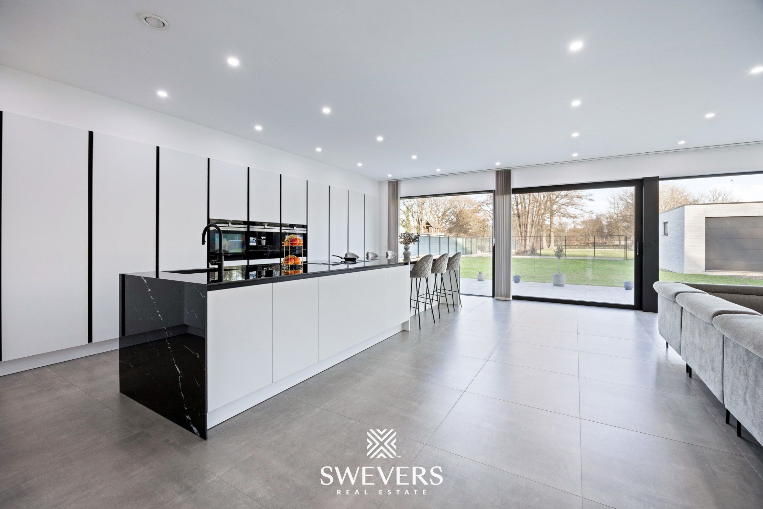 Exclusieve luxe villa (2023) met 6 slaapkamers op riant perceel in Zonhoven