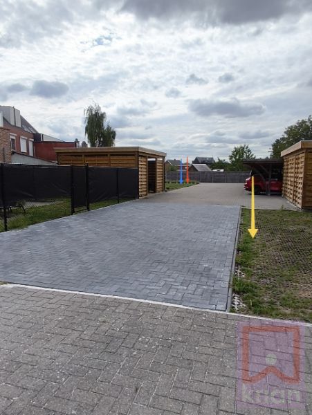 Open autostaanplaatsen te huur Kapellestraat Laakdal