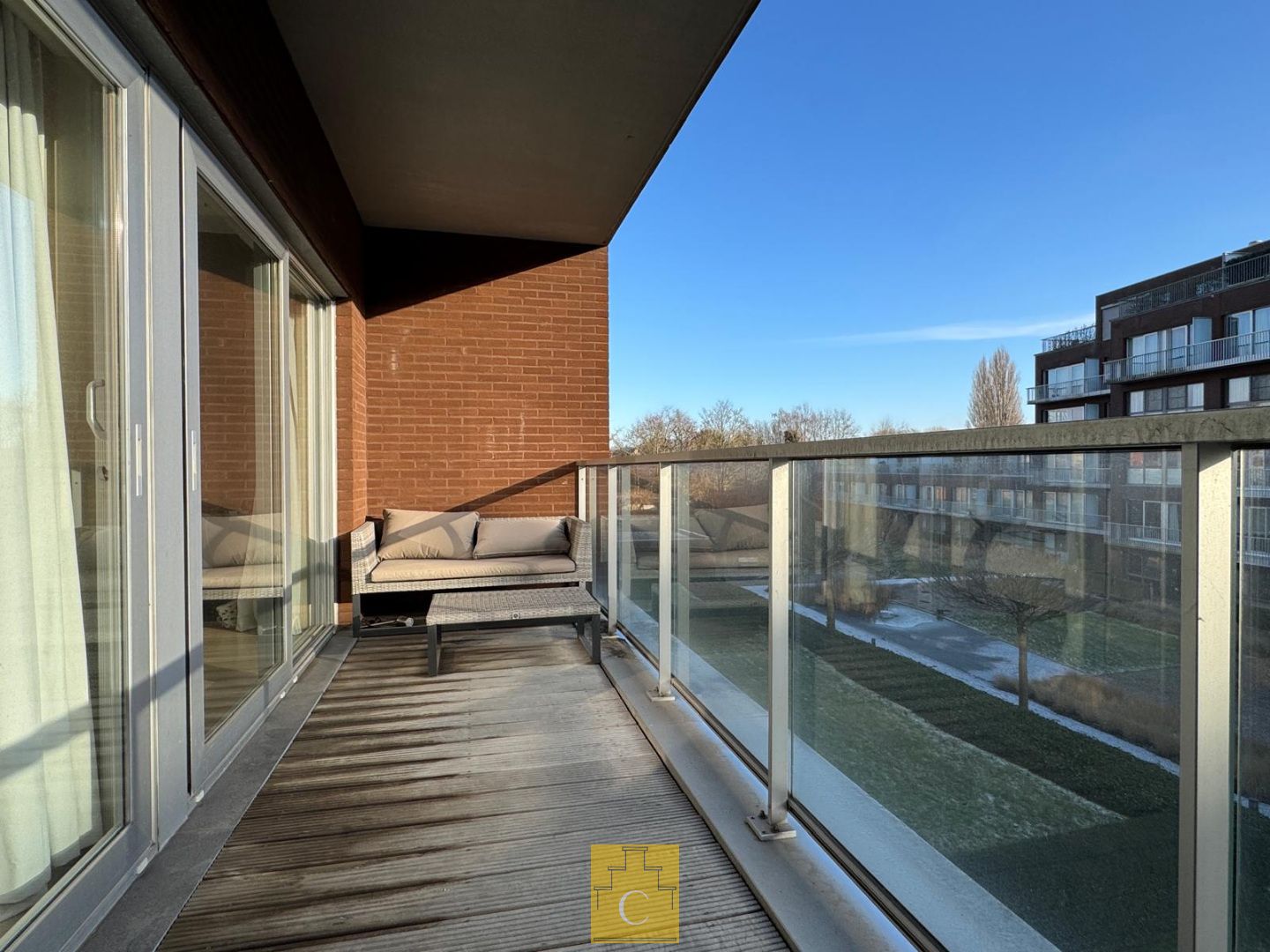 Appartement met zicht op Damse Vaart met terras en autostandplaats